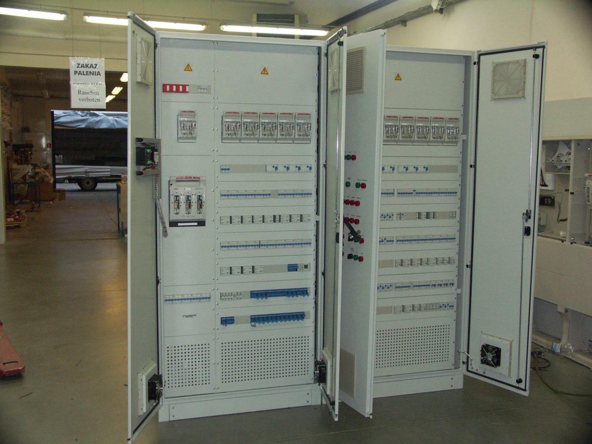 Verteilerschränke und Stromverteiler für Haus und Industrie-Anlagen.